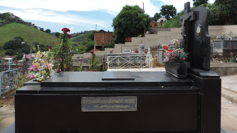 Conheça a história do Padre Ermelindo Ribeiro - Diocese de Itabira ...